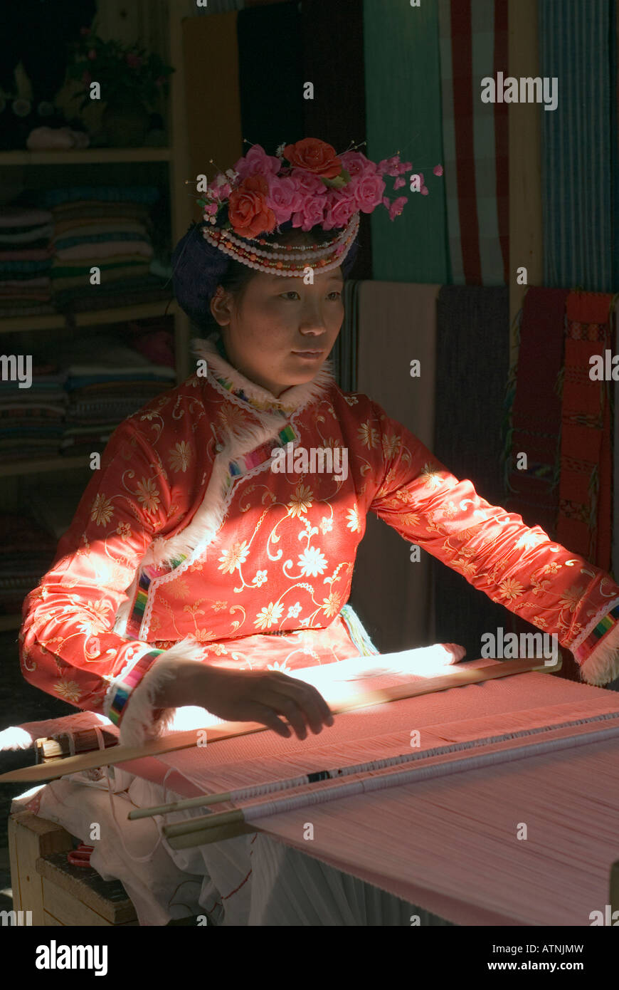 Naxi clothes hi-res stock photography and images - Alamy