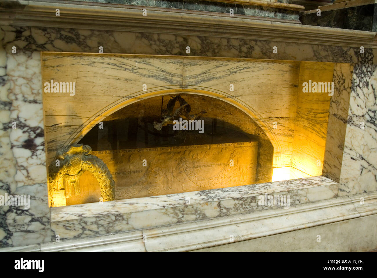 Raphael's tomb in the Pantheon (Rome Stock Photo - Alamy