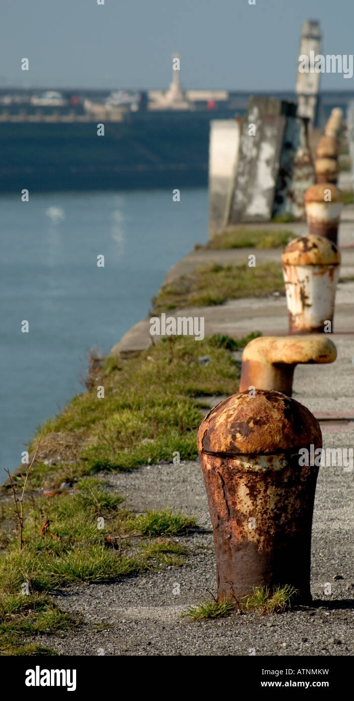Rust ship mooring post hi-res stock photography and images - Alamy