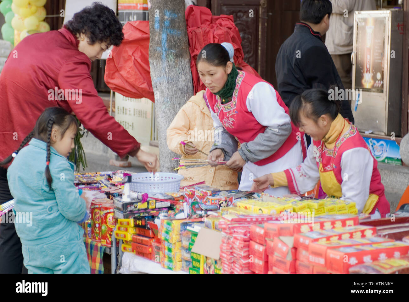 China fireworks sale chinese new hi-res stock photography and images ...