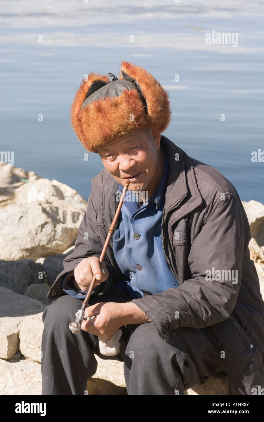 Chinese man smoking long pipe hi-res stock photography and images - Alamy