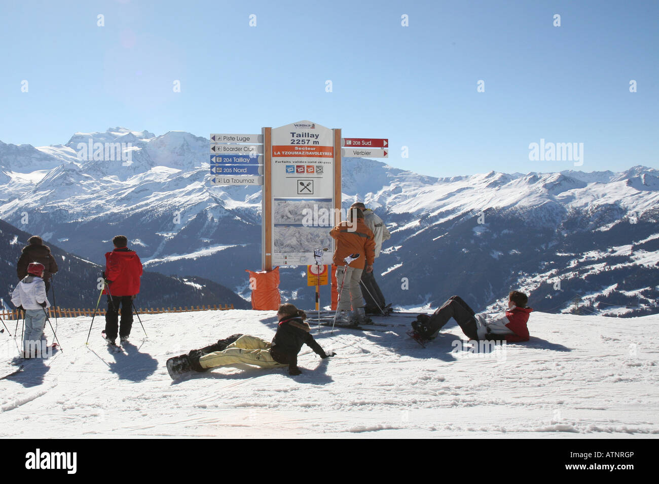 Piste marker hi-res stock photography and images - Alamy