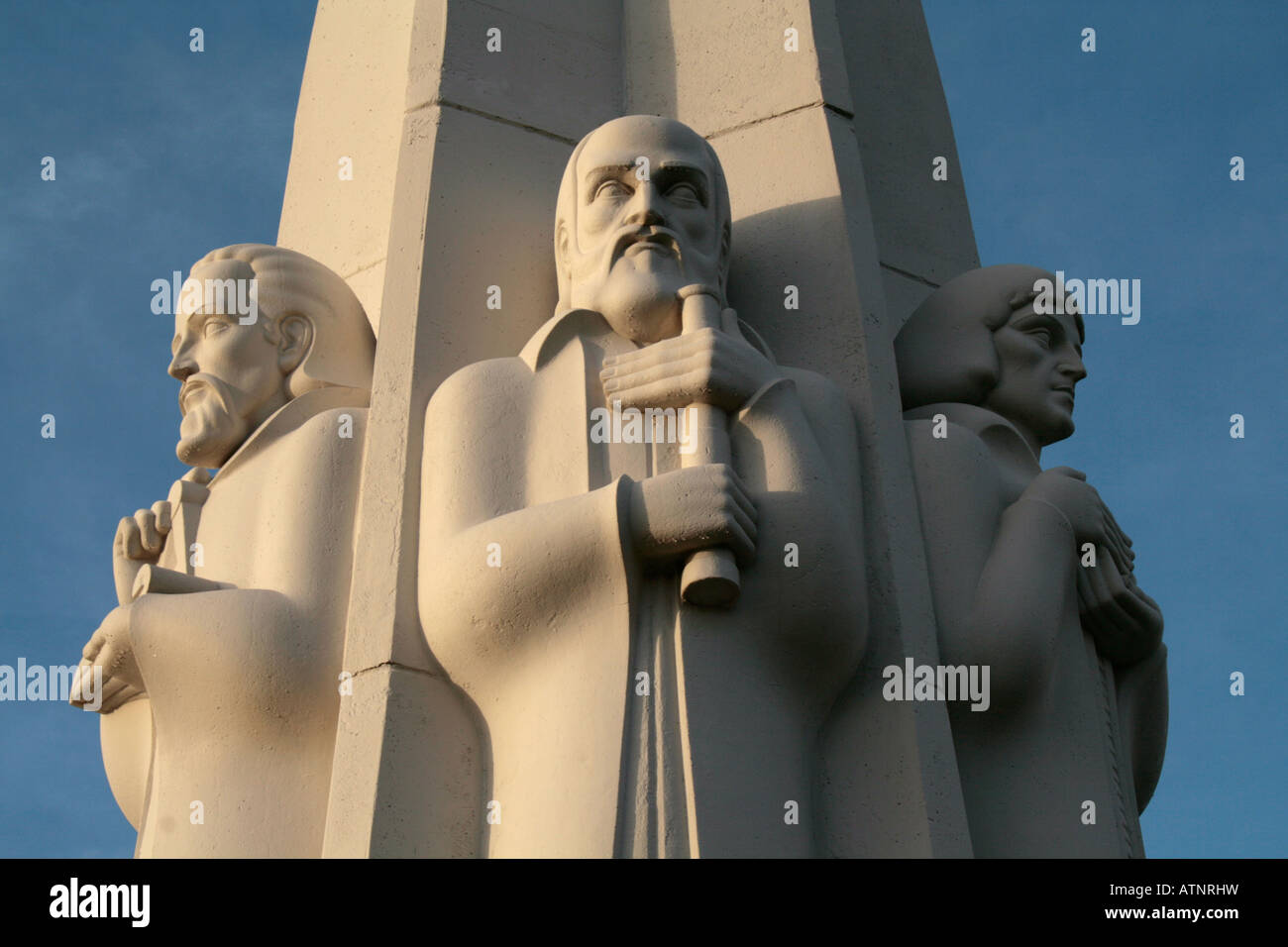 Astronomers Monument, Griffith Observatory Stock Photo - Alamy
