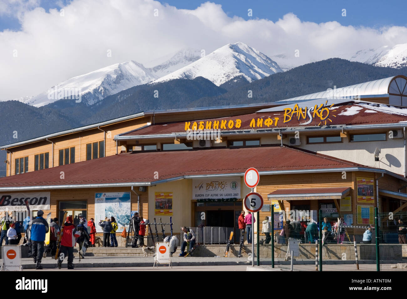 Bansko lift cabin hi-res stock photography and images - Alamy