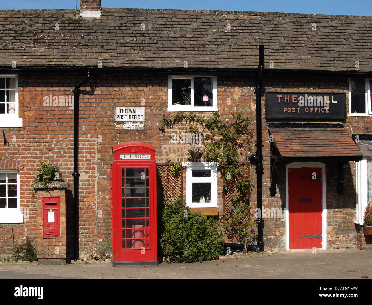 Office phone booth hi-res stock photography and images - Alamy