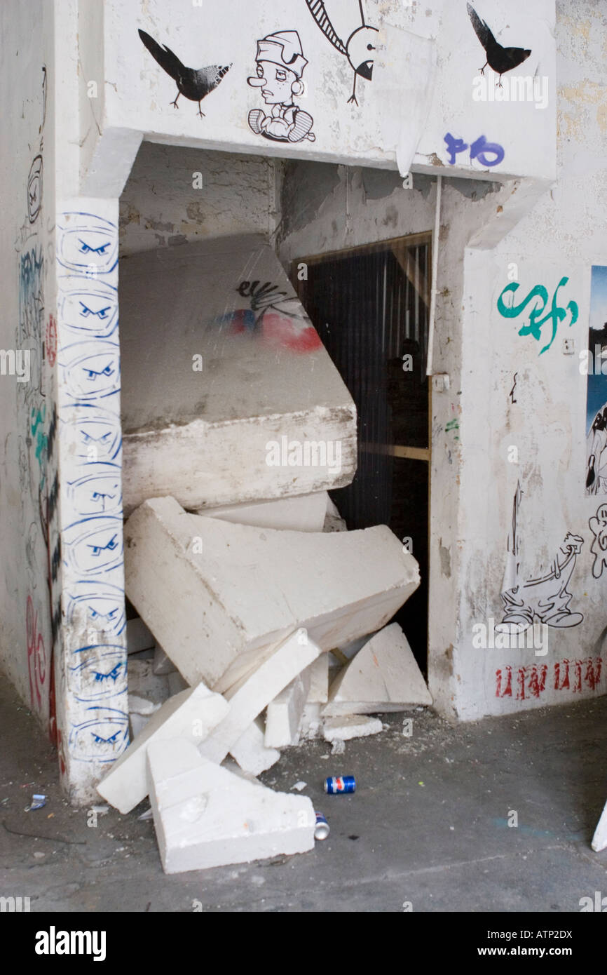 Polystyrene blocks hi-res stock photography and images - Alamy