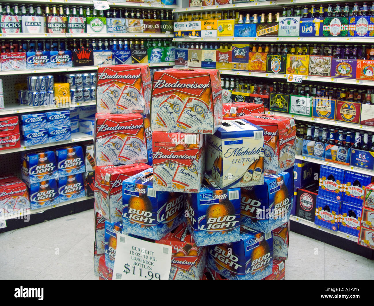 Supermarket beer hi-res stock photography and images - Alamy