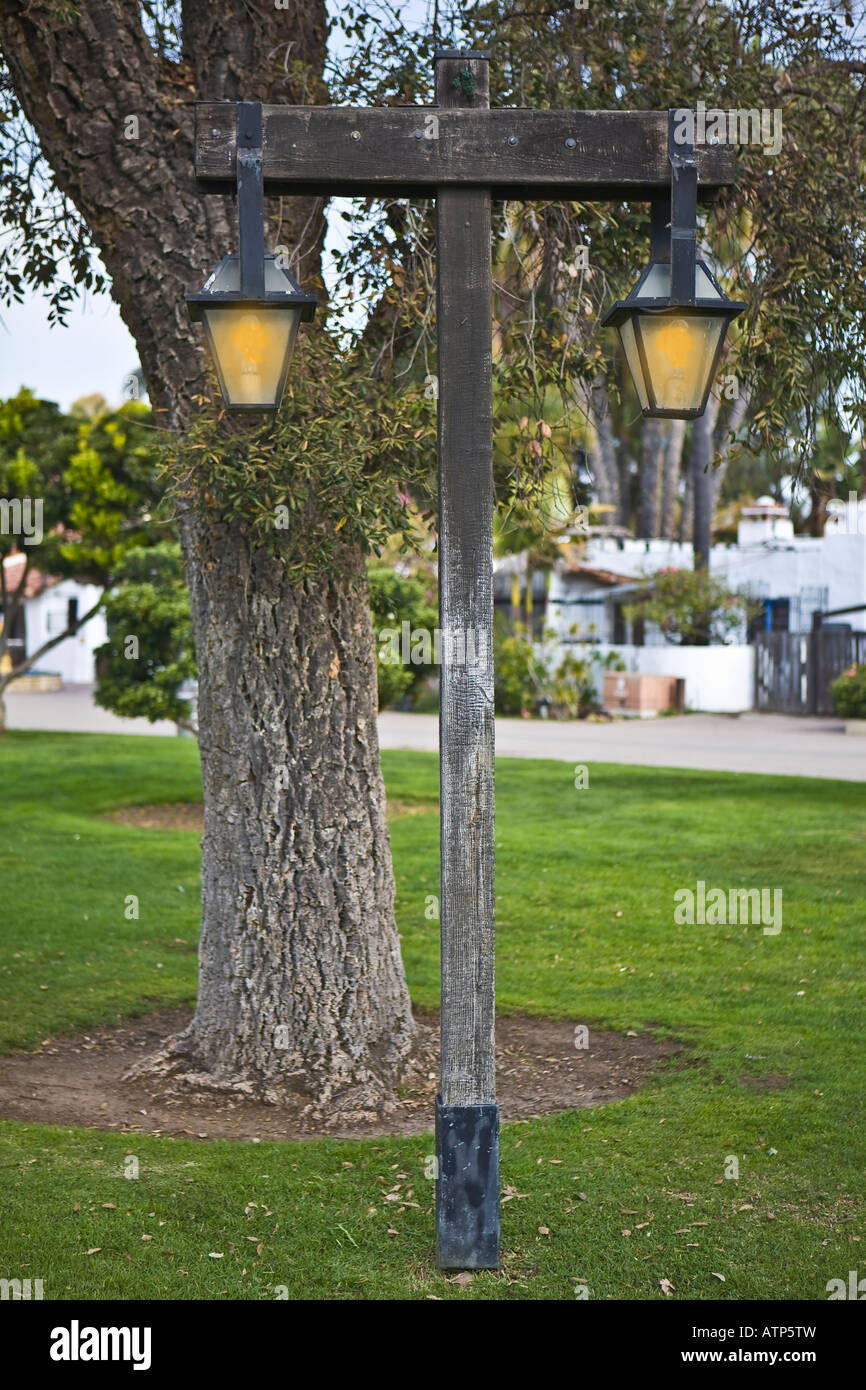 Park post lights hi-res stock photography and images - Alamy