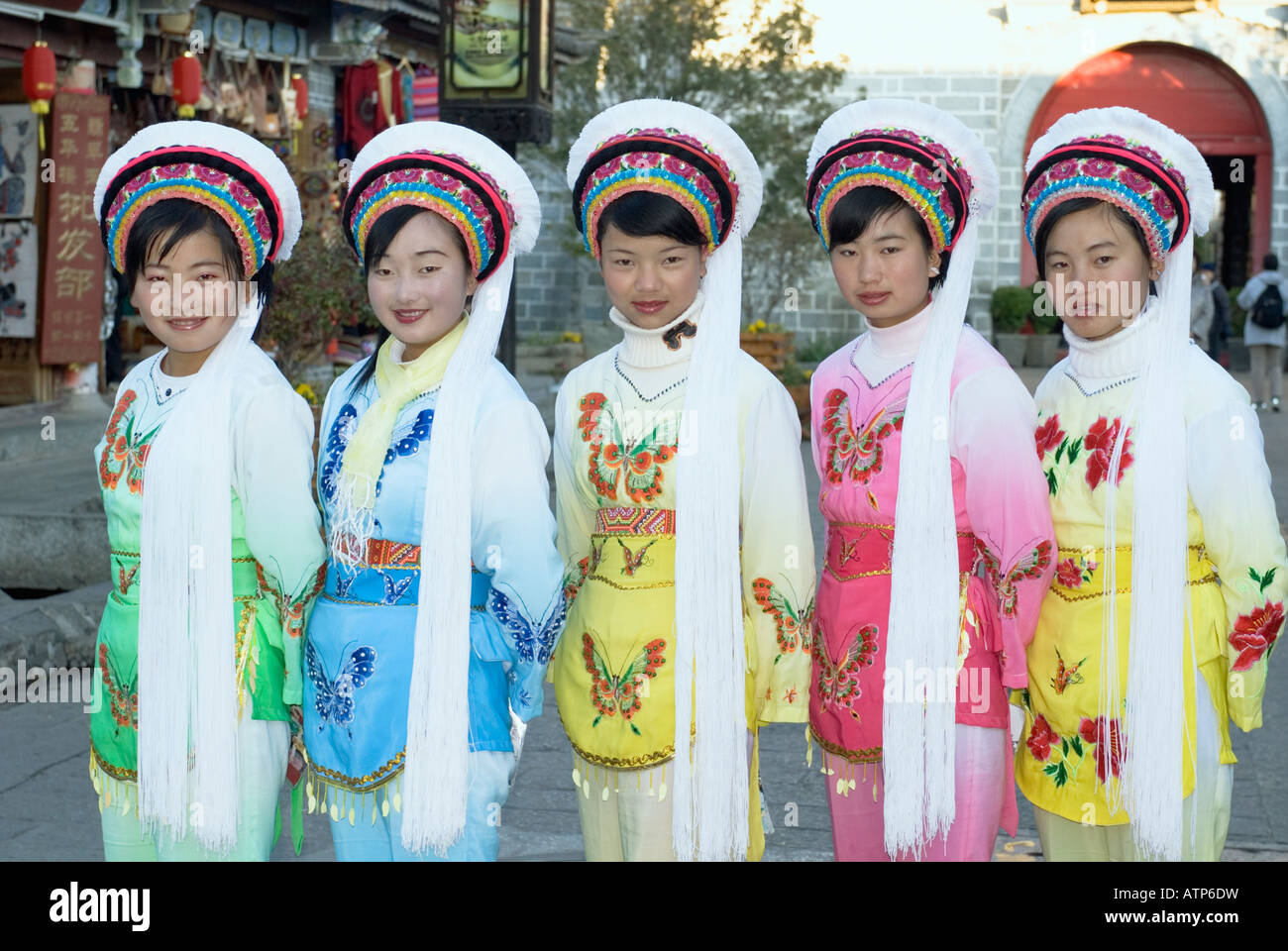 Bai Ethnic Minority Girls, Dali Ancient City, Yunnan Province, China ...