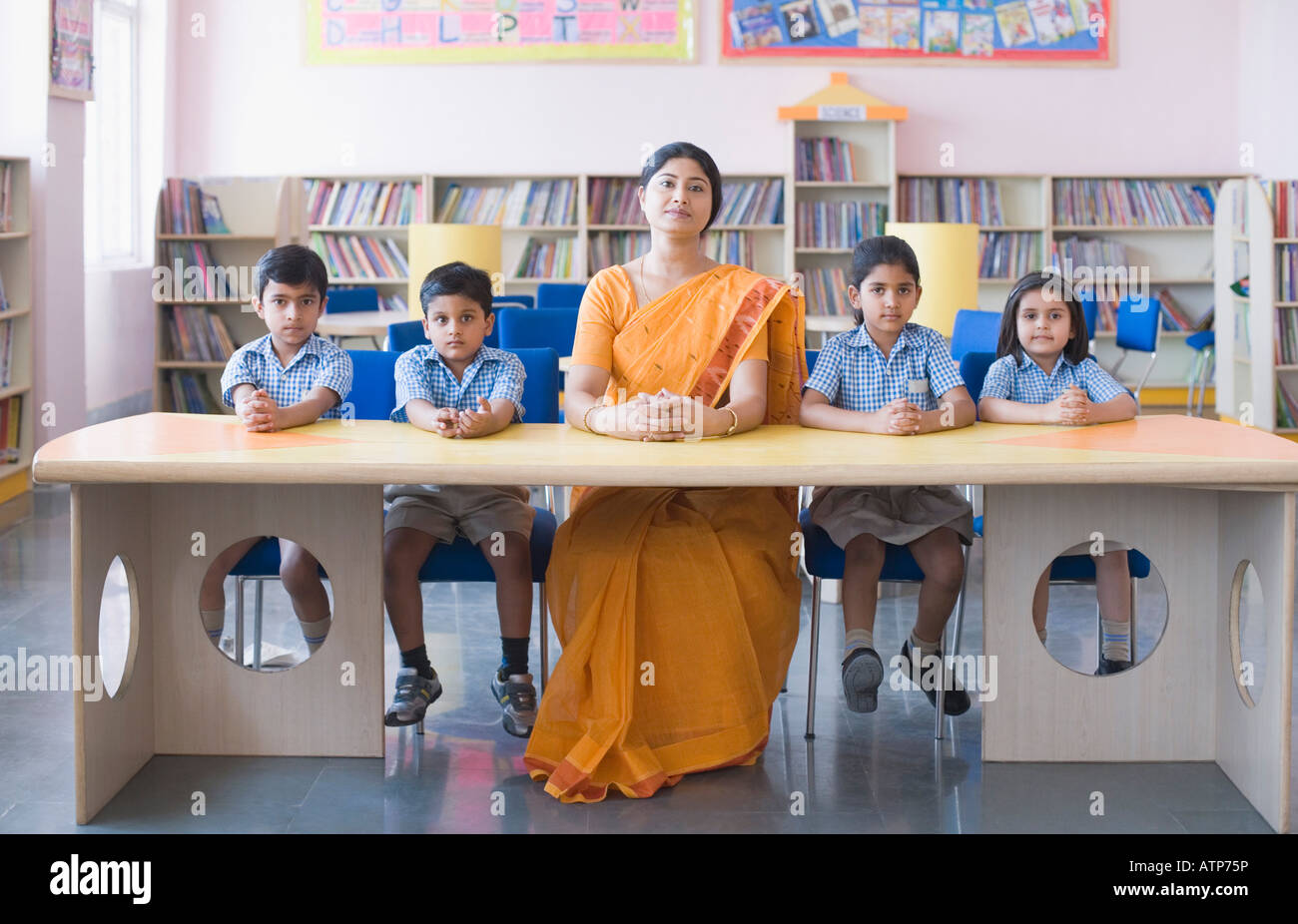 Primary school students sitting floor hi-res stock photography and ...