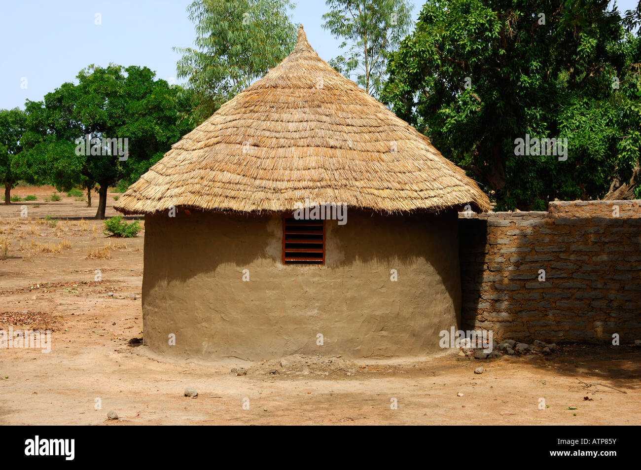African round hut with thatched roof, Burkina Faso Stock Photo - Alamy