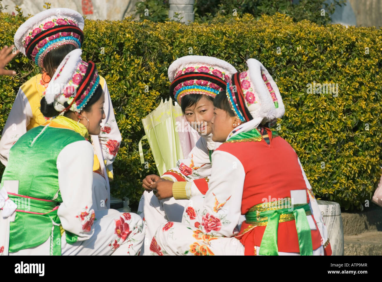 Bai Ethnic Minority Girls, Dali Ancient City, Yunnan Province, China ...