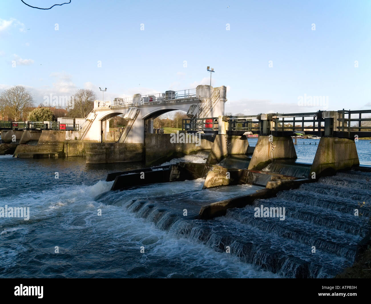 Teddington weir on the river Thames separates tidal and non tidal ...