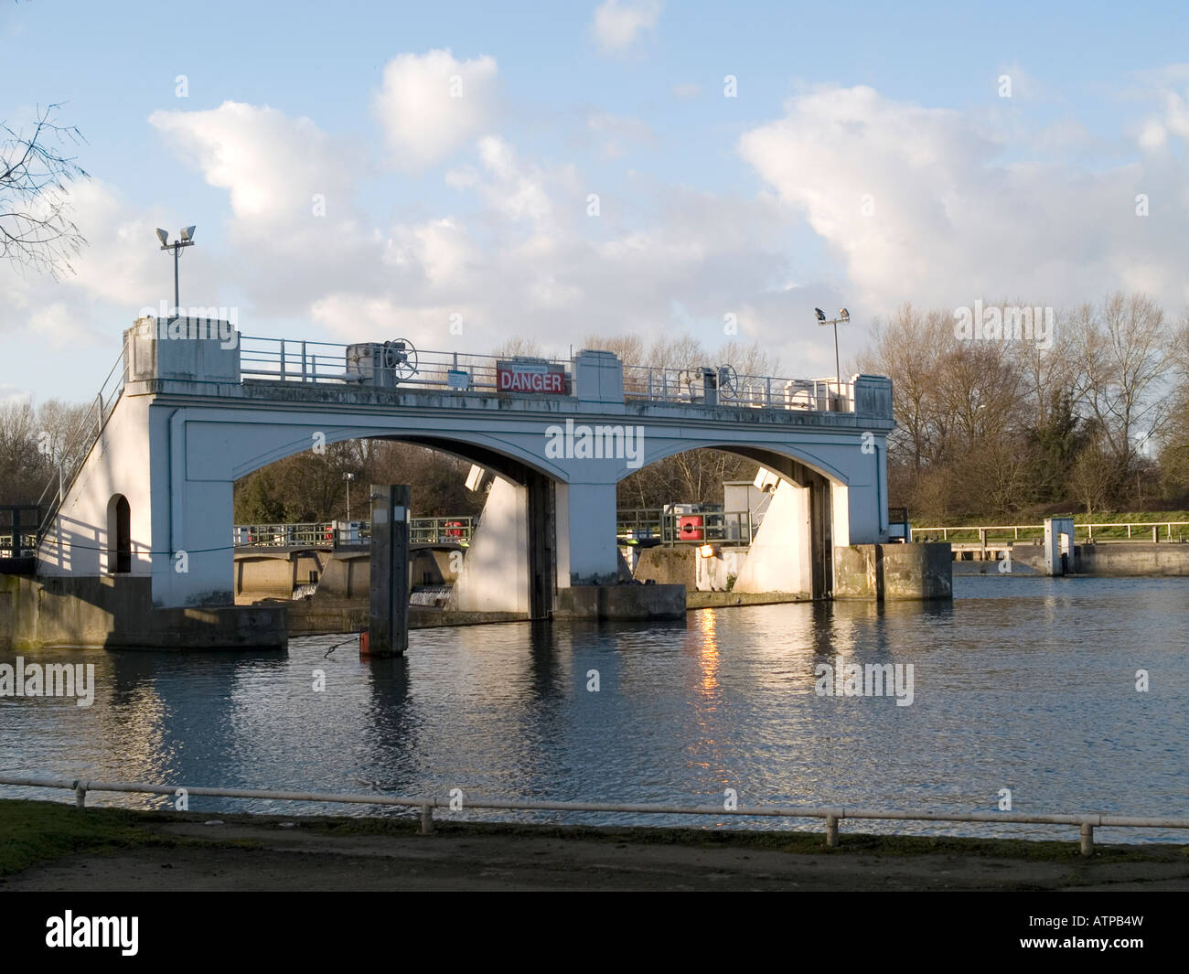 Teddington hi-res stock photography and images - Alamy
