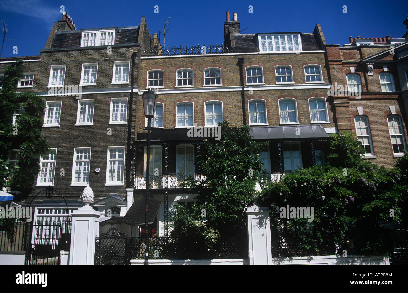 Cheyne Walk in Chelsea London SW3 Stock Photo - Alamy