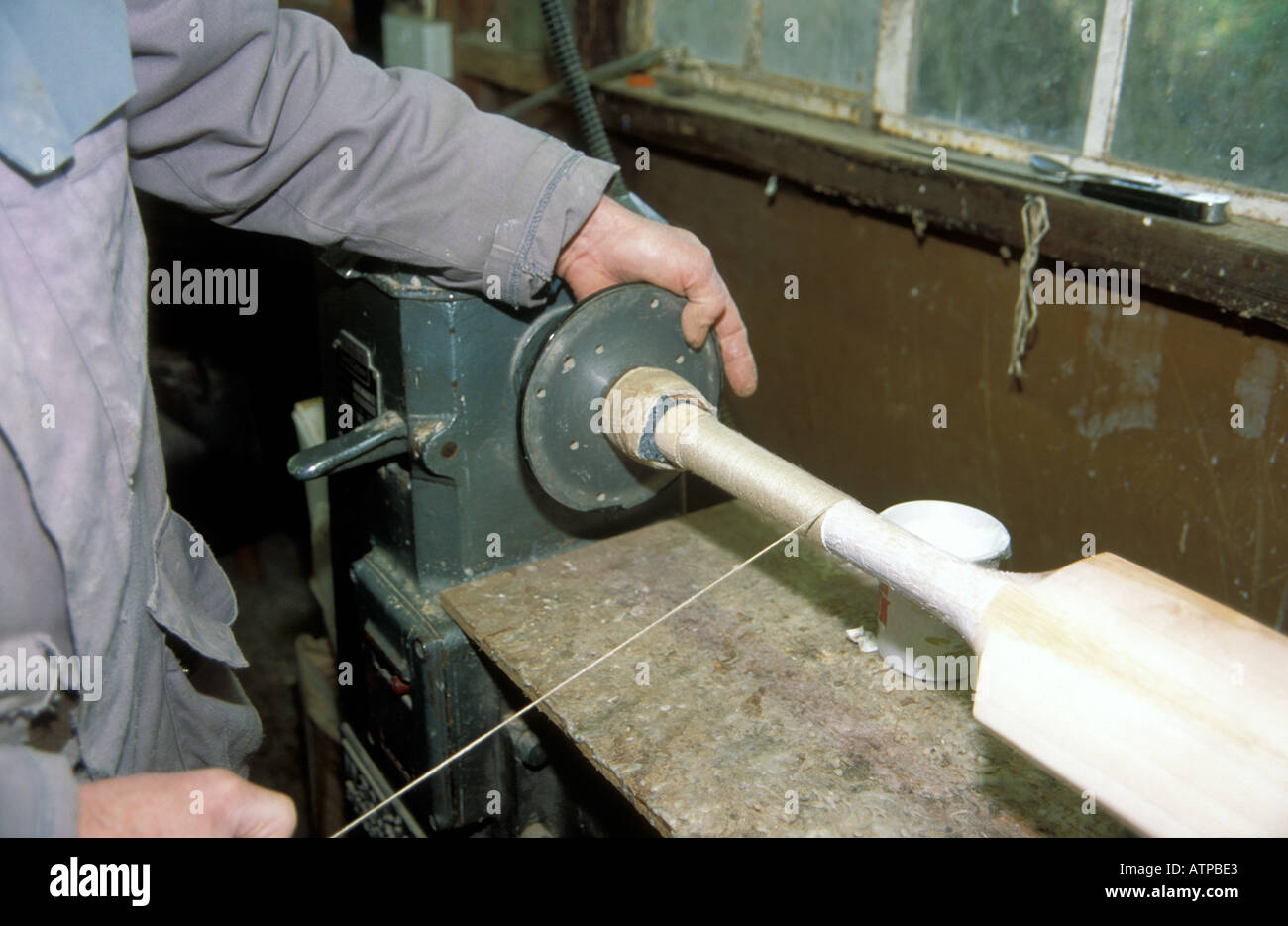 Willow cricket bats hi-res stock photography and images - Alamy