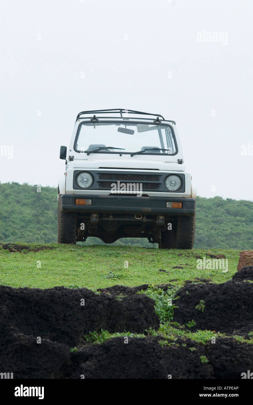 Jeep low angle hi-res stock photography and images - Alamy