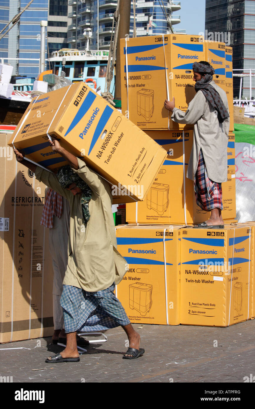 Lifting of goods hi-res stock photography and images - Alamy