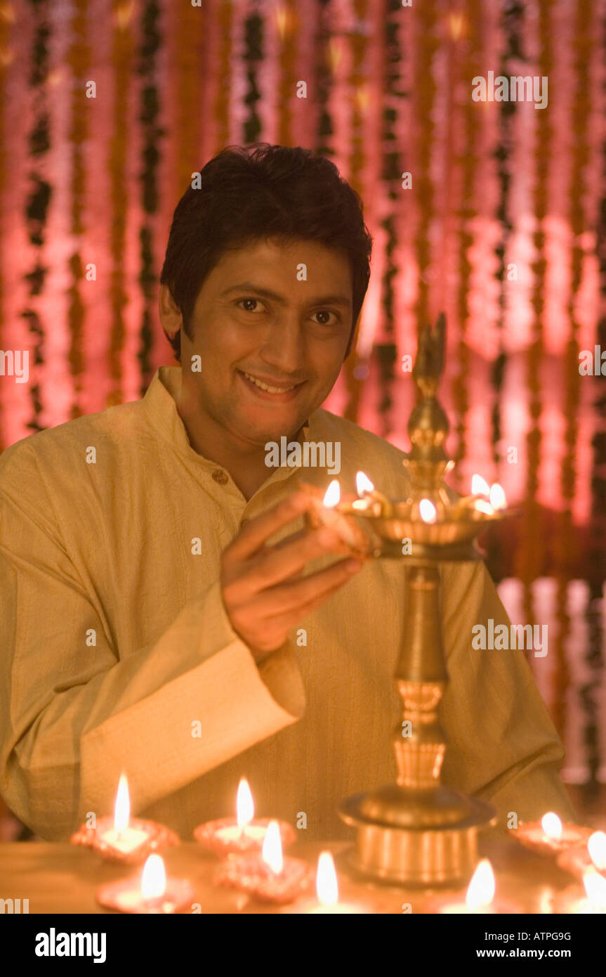 Man holding oil lamps hi-res stock photography and images - Alamy