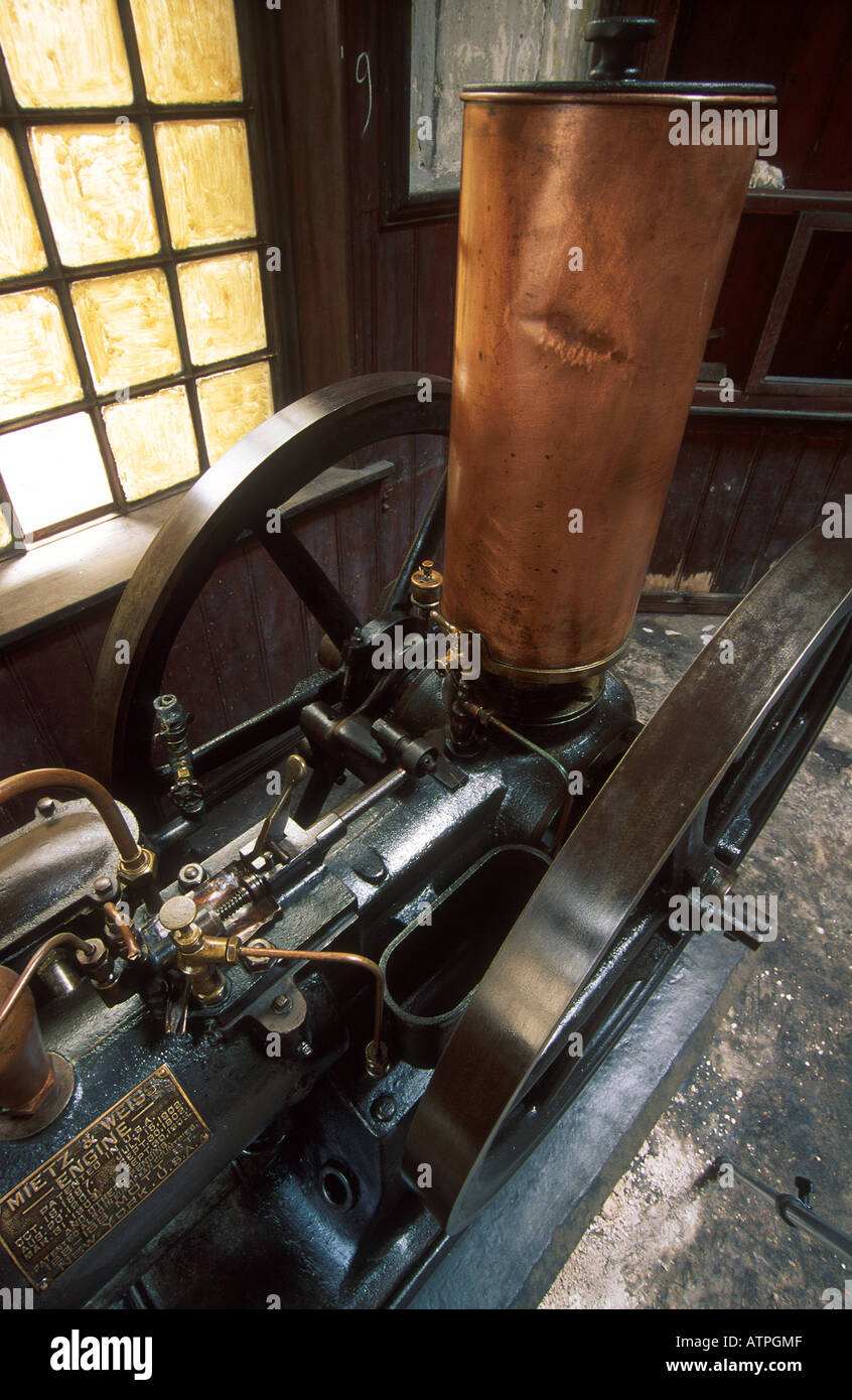 Historical machine hi-res stock photography and images - Alamy
