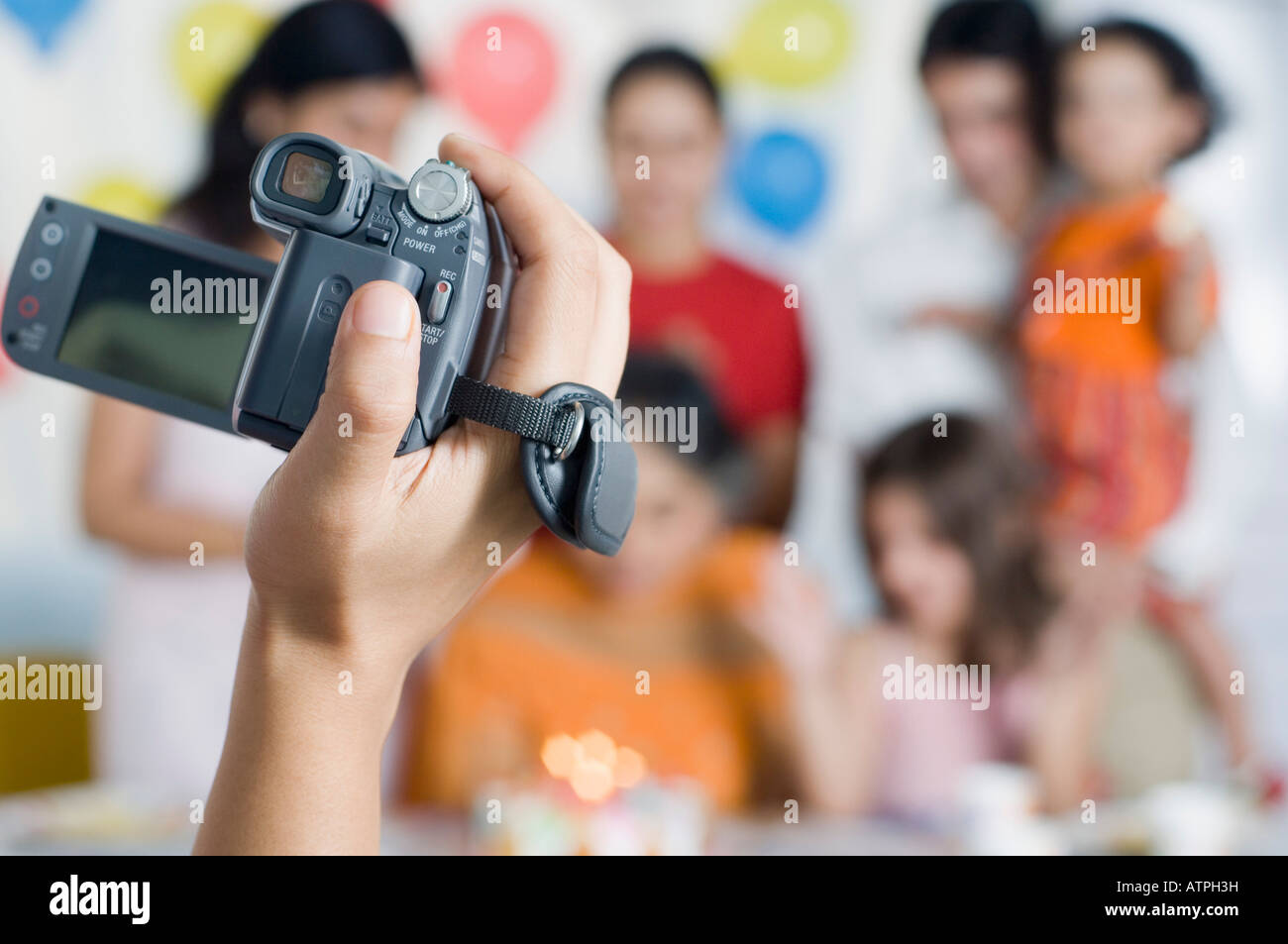 Camera filming party family hi-res stock photography and images - Alamy