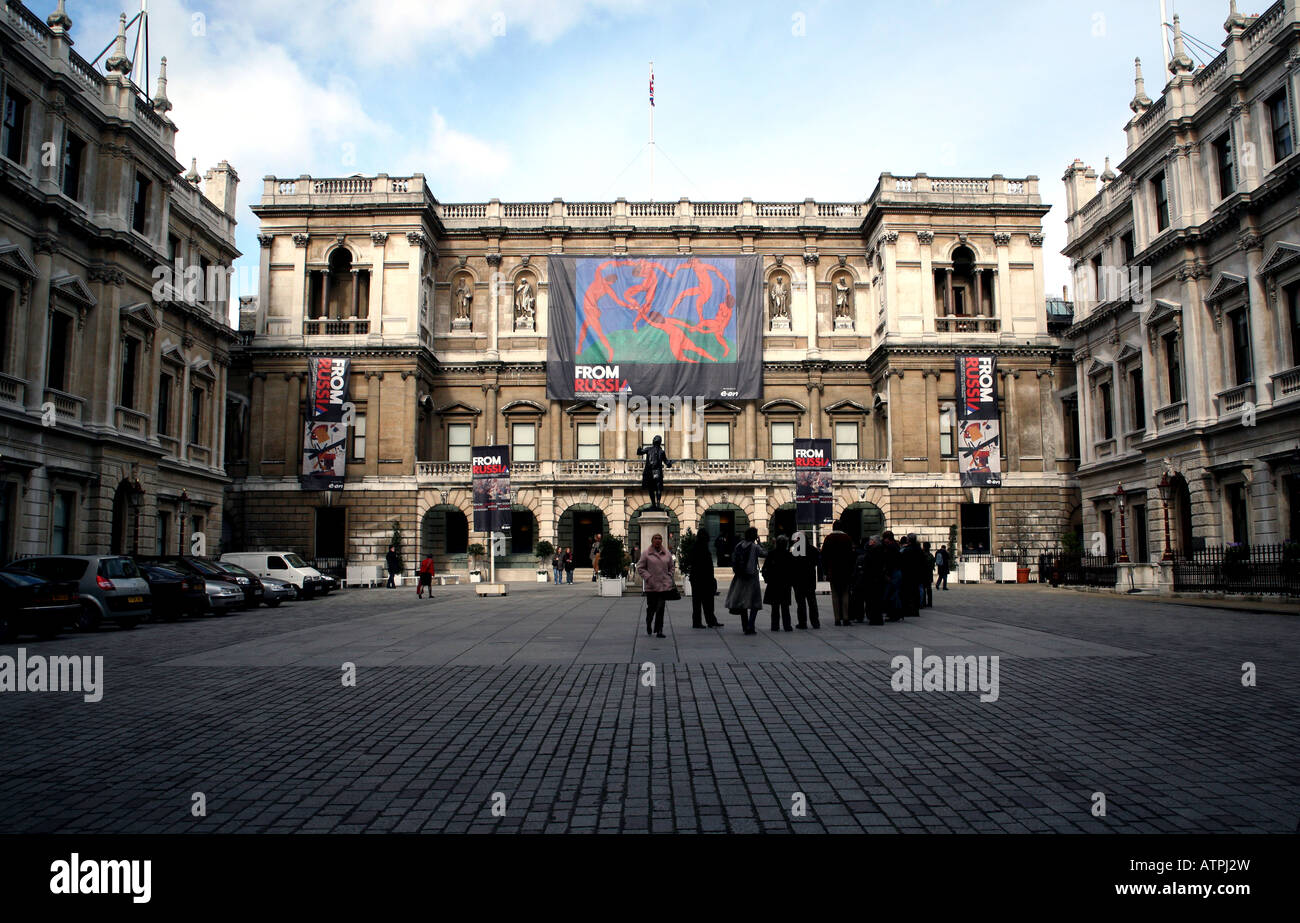London museum queue hi-res stock photography and images - Alamy