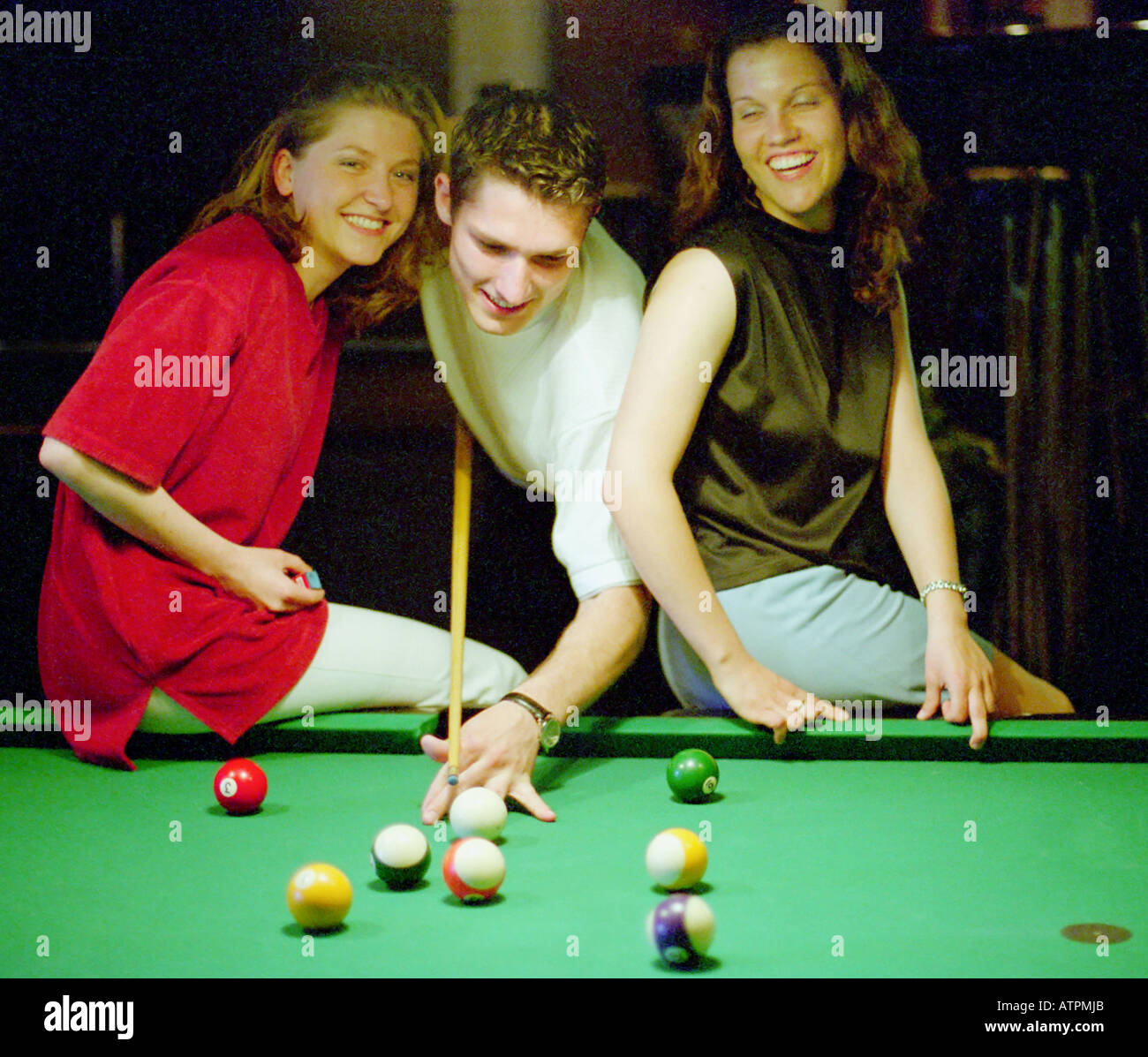 Teenagers playing snooker hi-res stock photography and images - Alamy