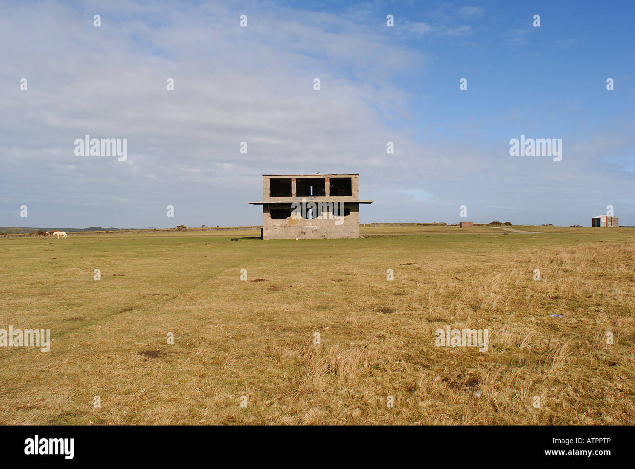 Ww2 raf control tower hi-res stock photography and images - Alamy