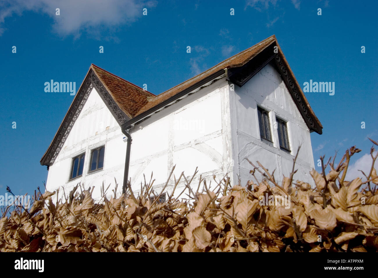 Queen elizabeth hunting lodge chingford hi-res stock photography and ...