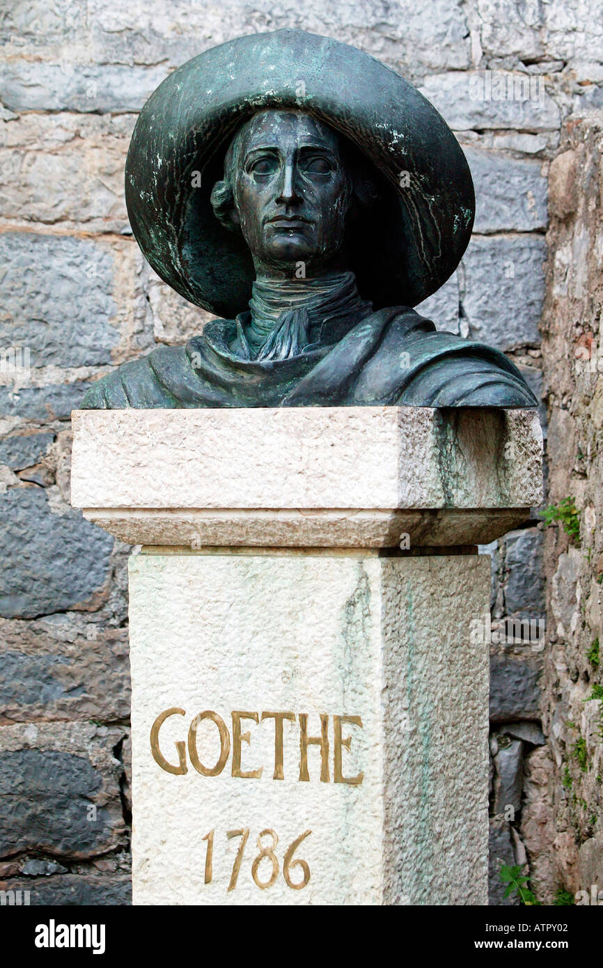 Goethestatue hi-res stock photography and images - Alamy