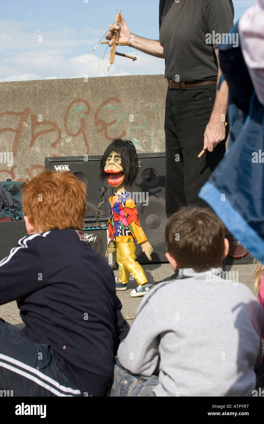 Children watching puppet show hi-res stock photography and images - Alamy