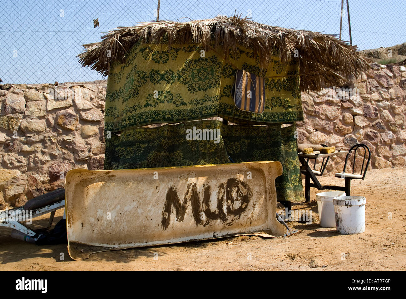Dead hut hi-res stock photography and images - Alamy