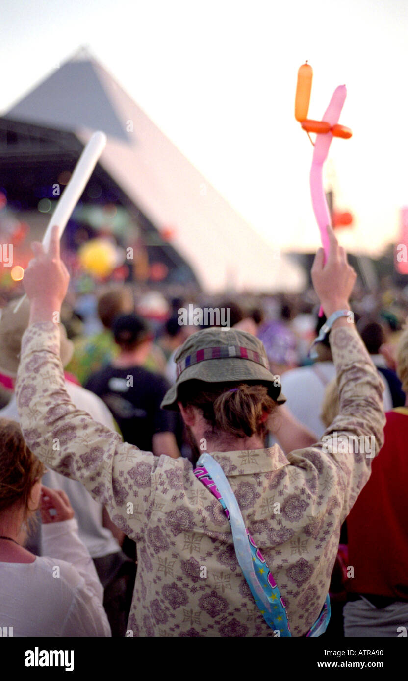 Pyramid stage crowd Glastonbury Festival 2003 Stock Photo - Alamy
