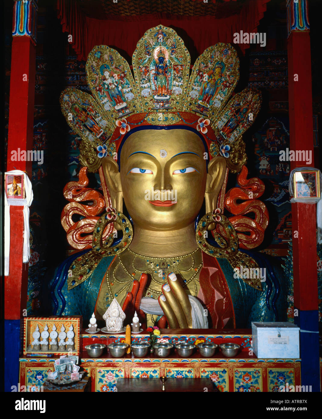 Vertical shot great buddha hi-res stock photography and images - Alamy