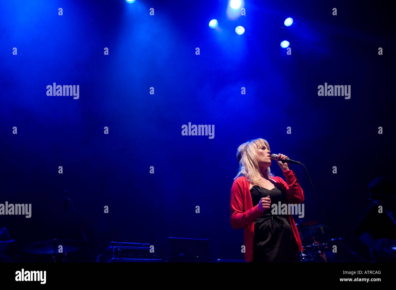 Woman pop singer hi-res stock photography and images - Alamy