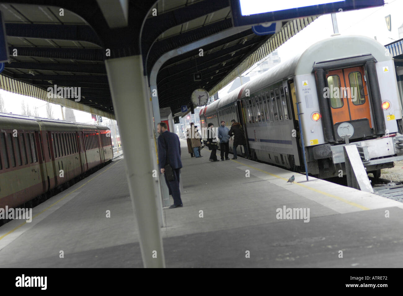 train platform, trains Stock Photo - Alamy