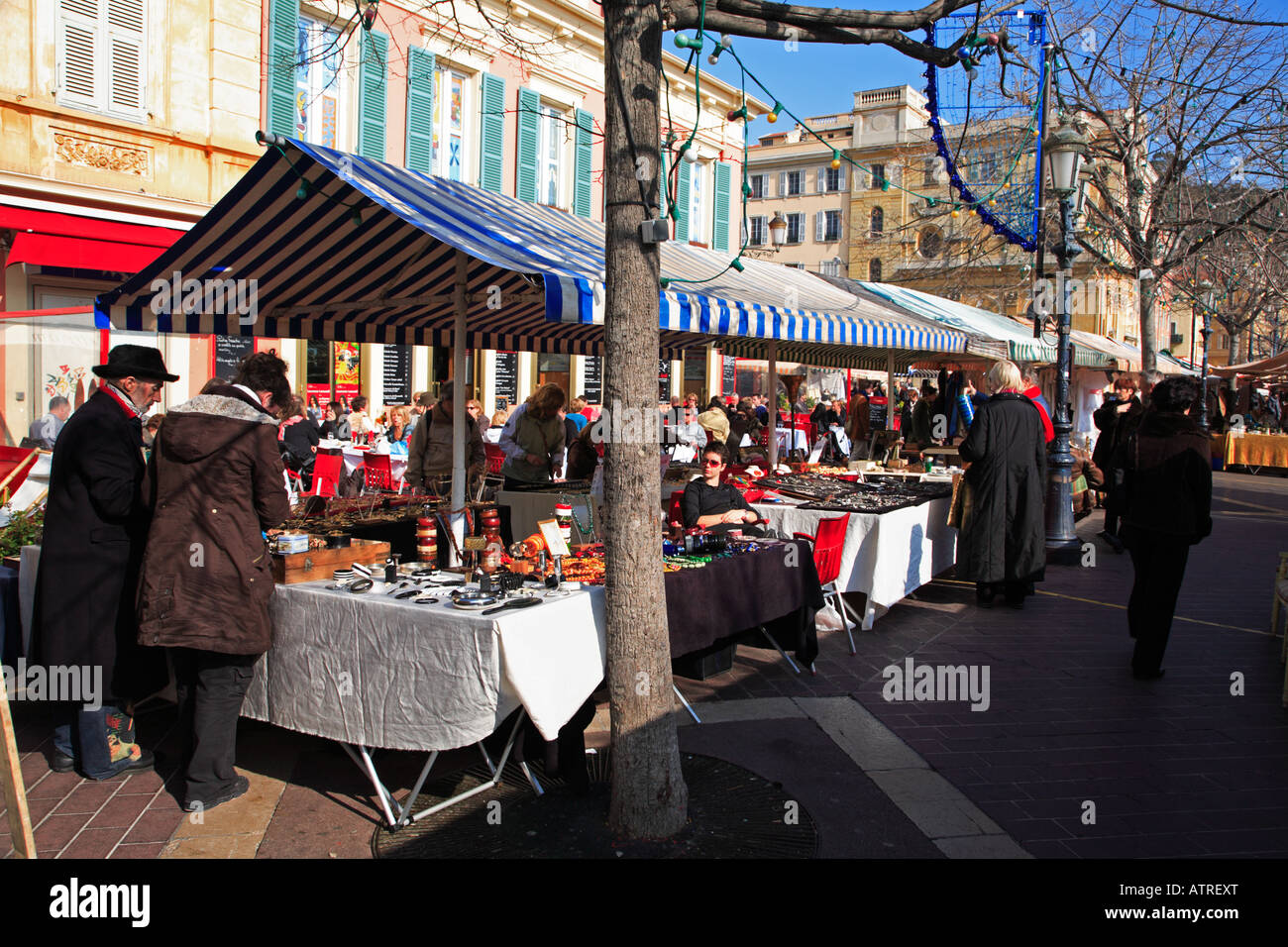 Brocante stall on the Cours Sayeya market in old Nice Stock Photo - Alamy