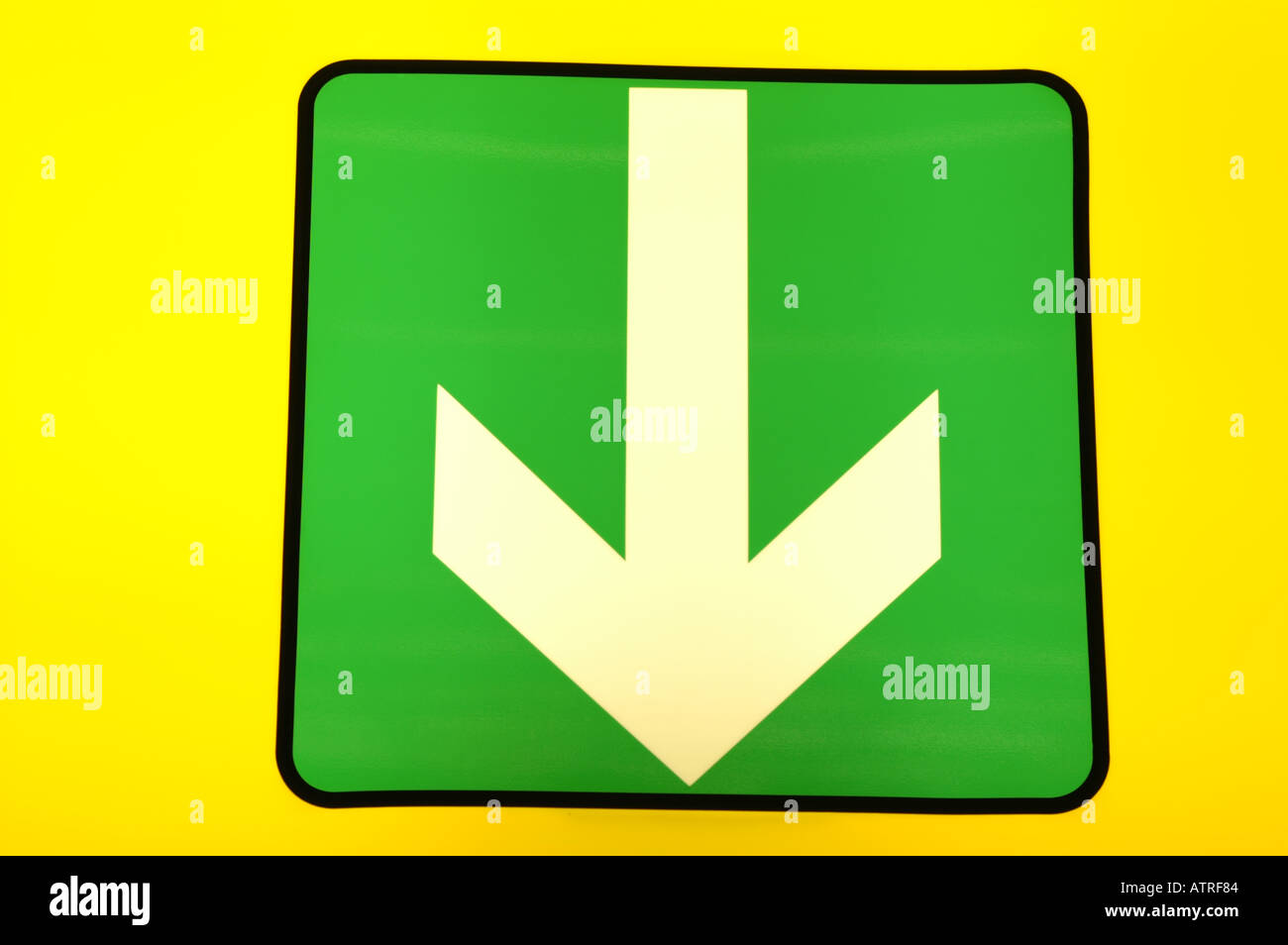 Downward arrow symbol hi-res stock photography and images - Alamy