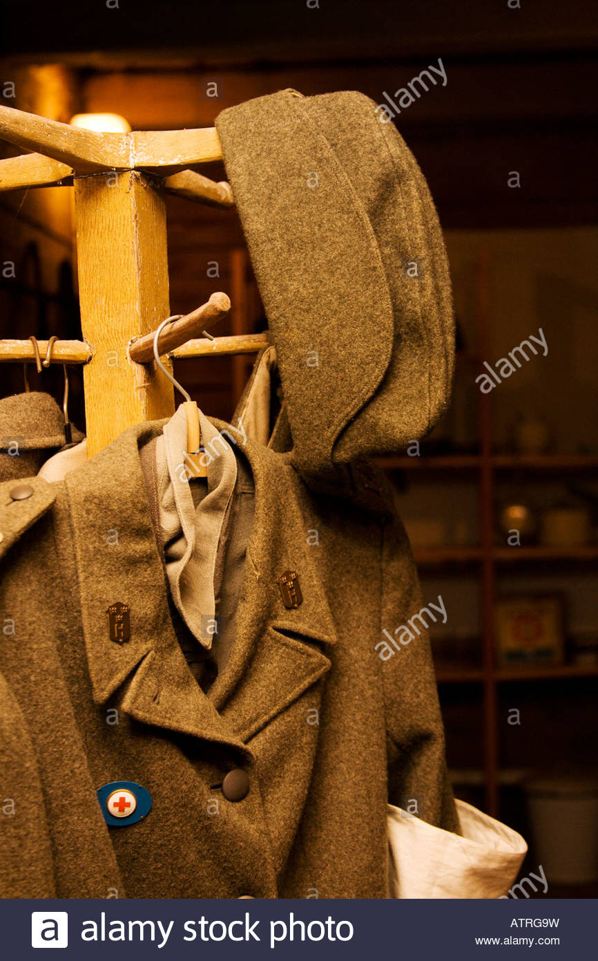 Red Cross Uniform Stock Photos & Red Cross Uniform Stock Images - Alamy