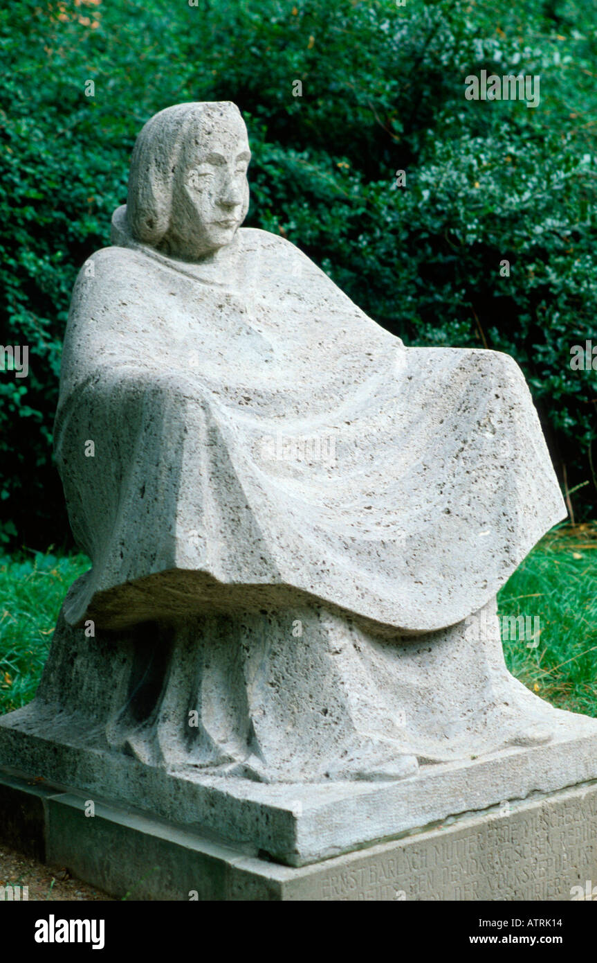 Erde statue hi-res stock photography and images - Alamy