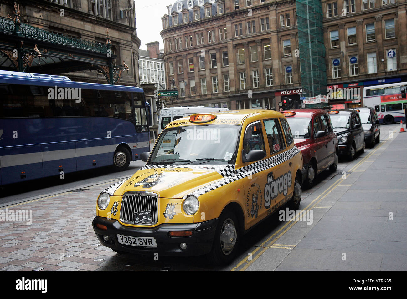 Glasgow taxis hi-res stock photography and images - Alamy