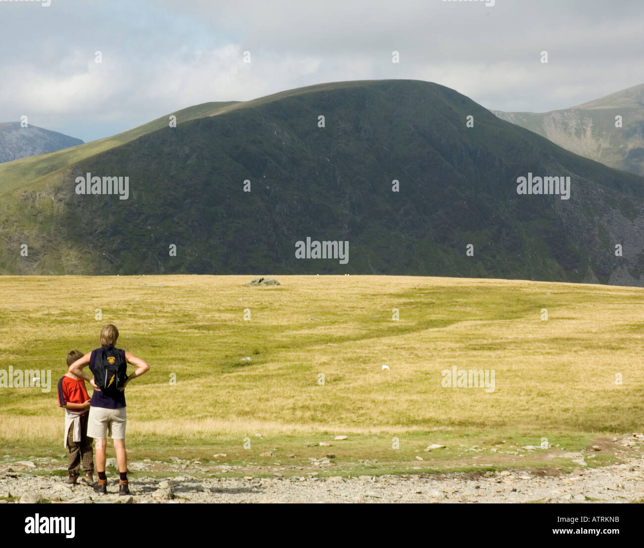 Walkers on the Llanberis path Snowdon Stock Photo - Alamy