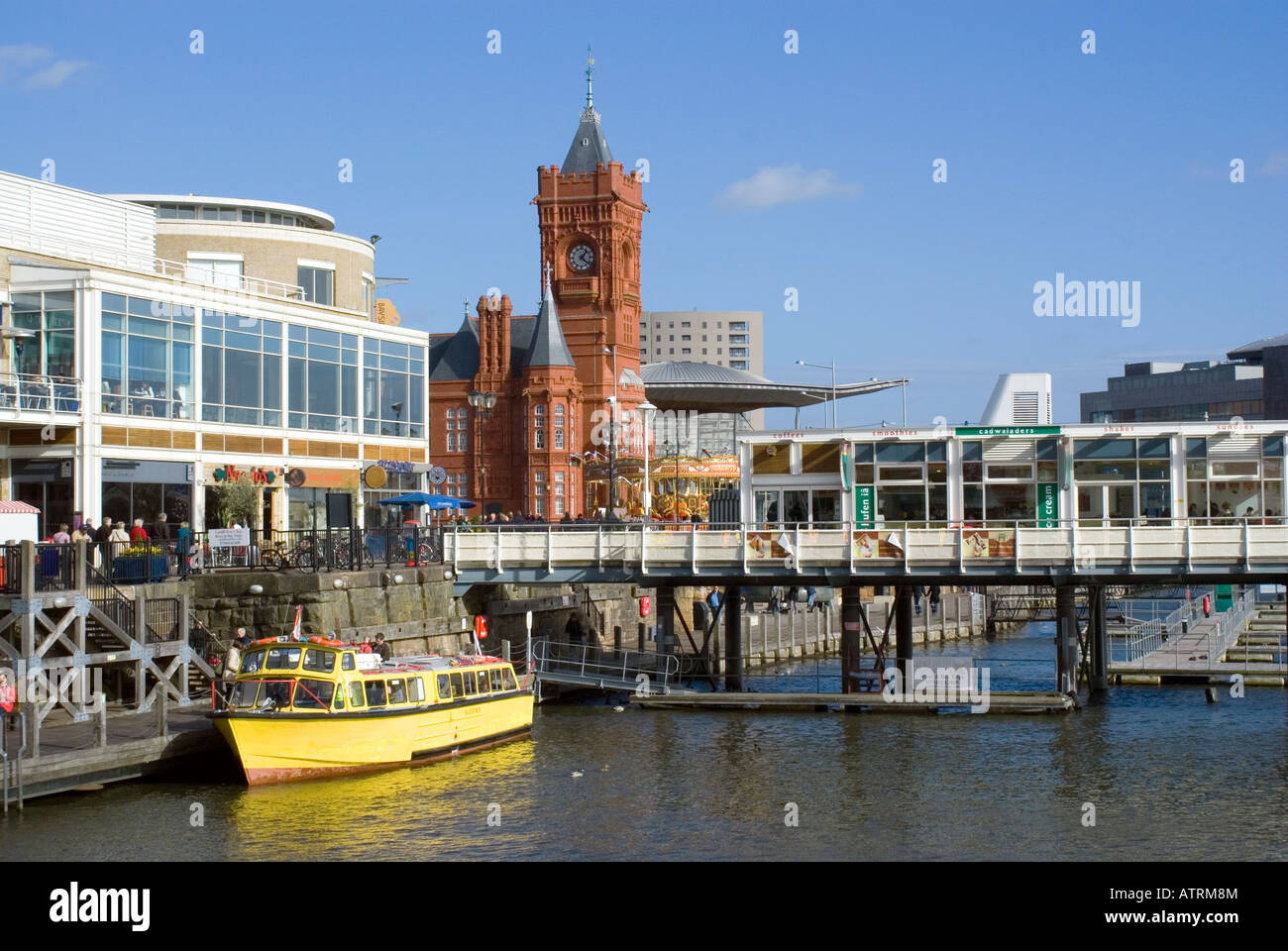 water bus and pier head building cardiff bay south wales Stock Photo ...