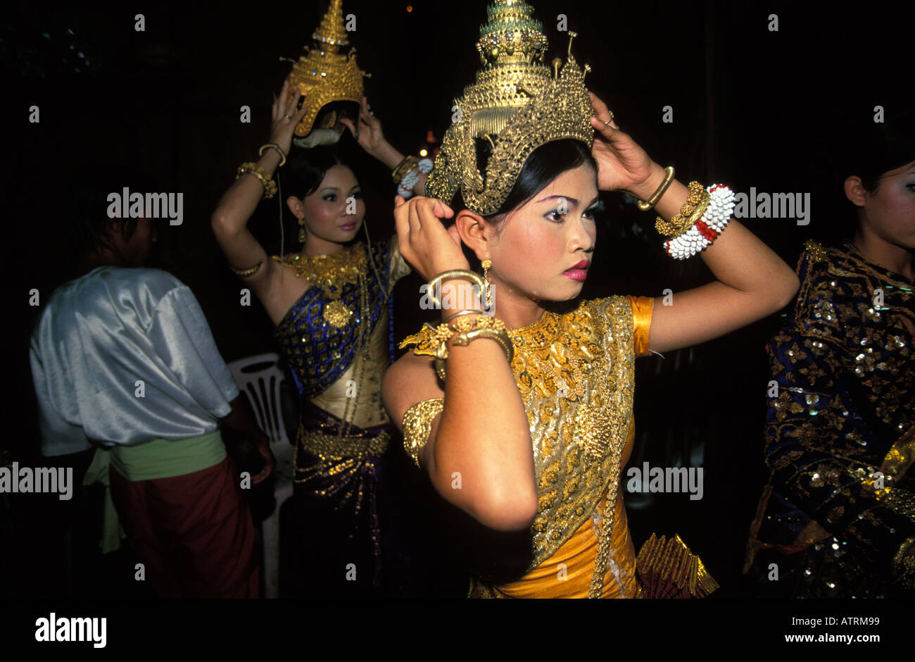 Woman in apsara costume hi-res stock photography and images - Alamy