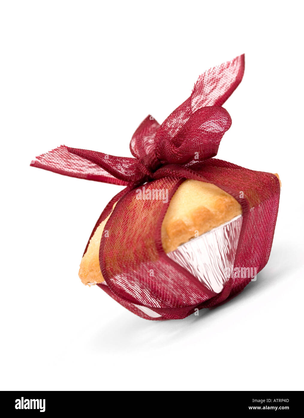 Mince pie tied with red ribbon Stock Photo - Alamy