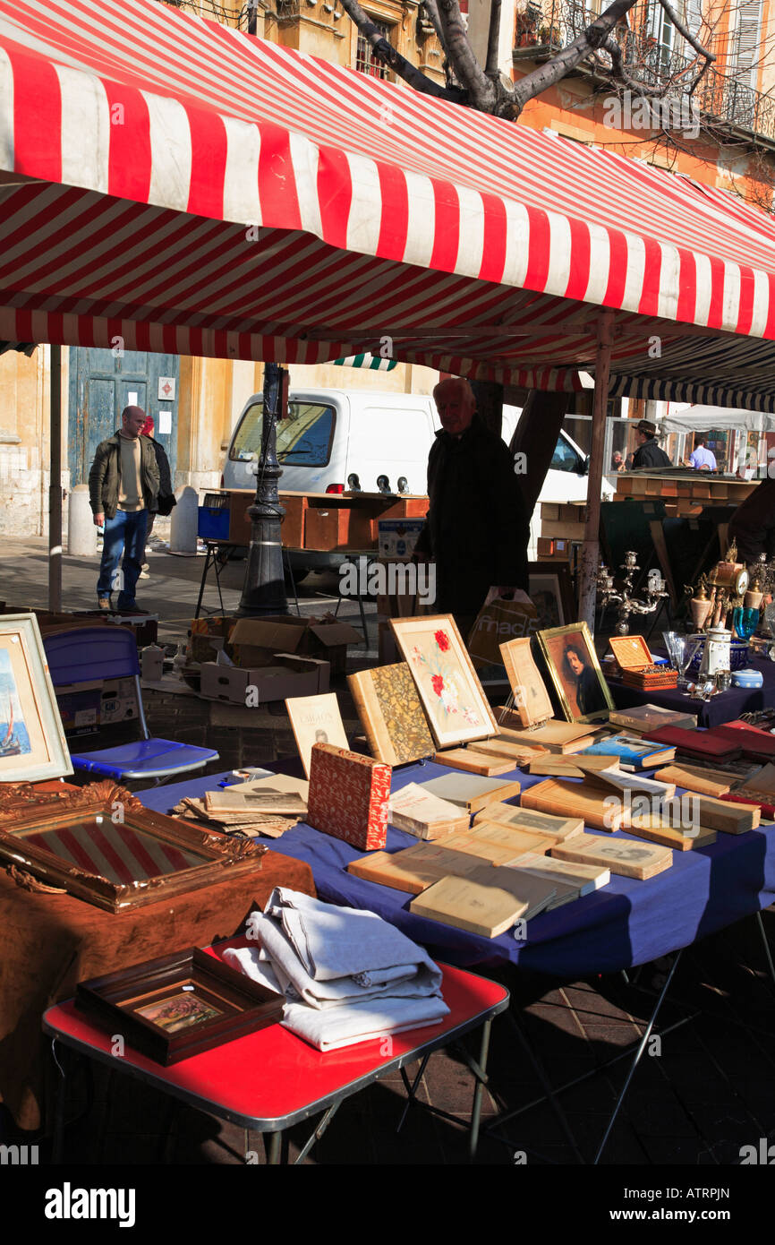 Brocante stall on the Cours Sayeya market in old Nice Stock Photo - Alamy