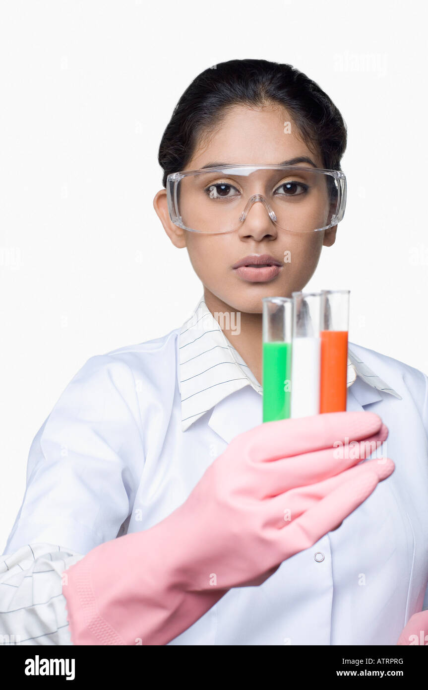 Female lab technician hi-res stock photography and images - Alamy