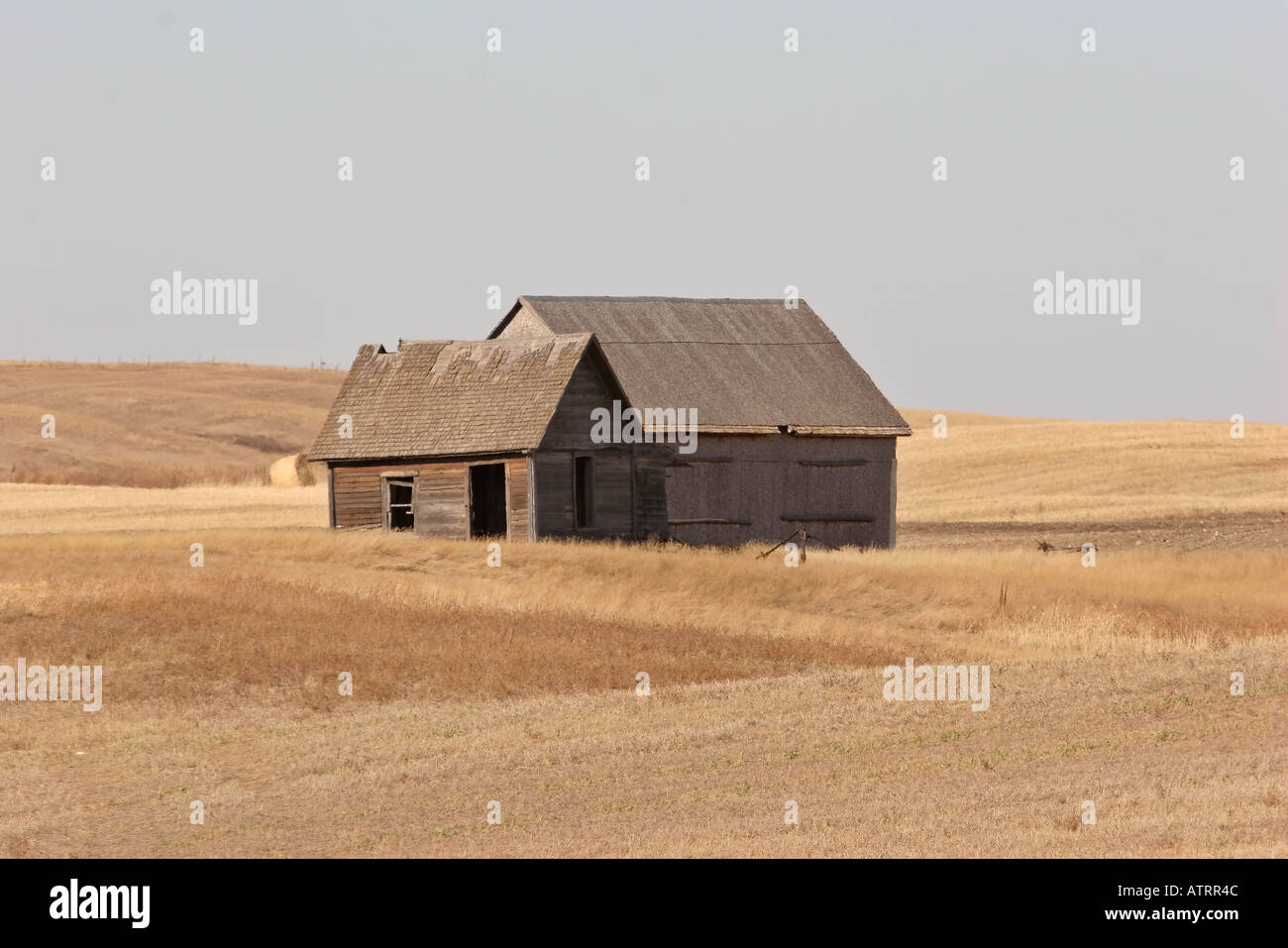 Abandoned buildings in southern saskatchewan hi-res stock photography ...