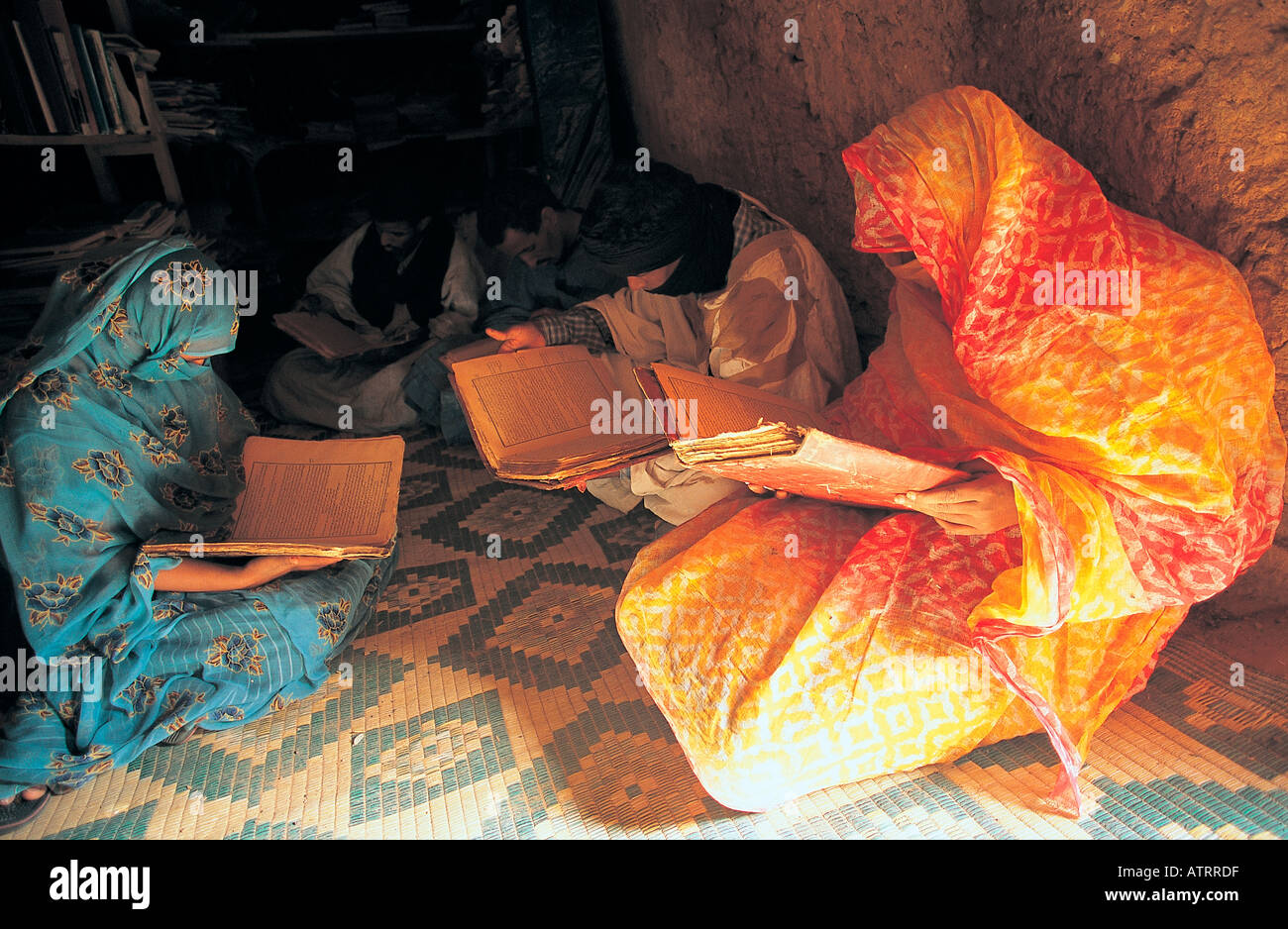 Reading room of ancient library in Chinguetti Stock Photo - Alamy