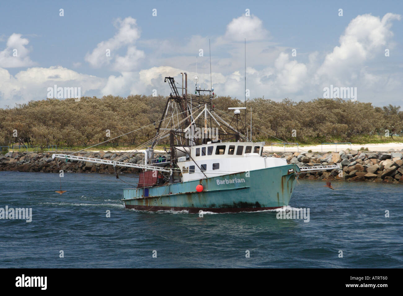 COMMERCIAL FISHING TRAWLER LEAVING MOOLOOLABA FOR THE OPEN OCEAN ...